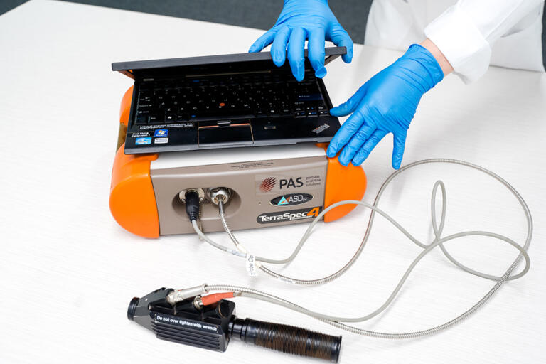 ASD Terraspec 4 SWIR/NIR Instrument - Portable Spectral Services